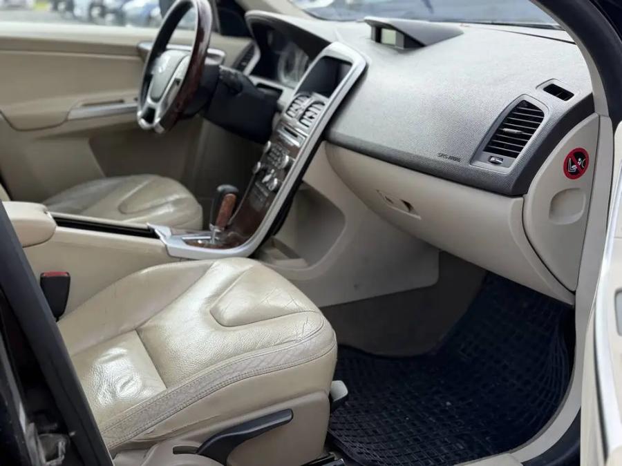 Melns Volvo XC60 2009 Rīga, ar dzinēja tilpumu 2.40 L un nobraukumu 433 tūkst. km par 4250 €, foto 11 vietnē AUTOMOTO.COM.LV