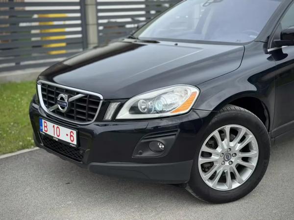 Melns Volvo XC60 2009 Jelgava, ar dzinēja tilpumu 2.40 L un nobraukumu 310 tūkst. km par 7990 €, foto 2 vietnē AUTOMOTO.COM.LV