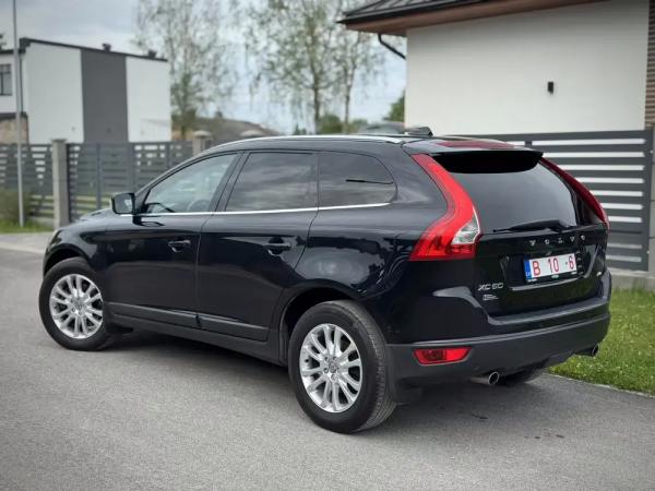 Melns Volvo XC60 2009 Jelgava, ar dzinēja tilpumu 2.40 L un nobraukumu 310 tūkst. km par 7990 €, foto 3 vietnē AUTOMOTO.COM.LV