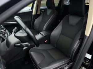 Melns Volvo XC60 2009 Rīga, ar dzinēja tilpumu 2.40 L un nobraukumu 237 tūkst. km par 8200 €, foto 12 vietnē AUTOMOTO.COM.LV