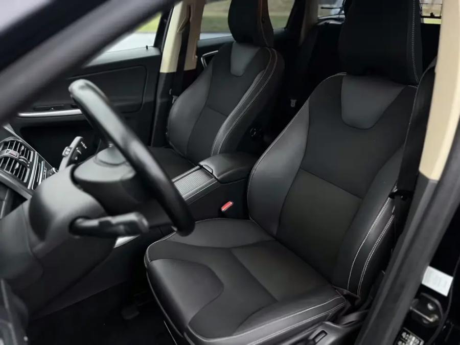 Melns Volvo XC60 2009 Rīga, ar dzinēja tilpumu 2.40 L un nobraukumu 237 tūkst. km par 8200 €, foto 12 vietnē AUTOMOTO.COM.LV