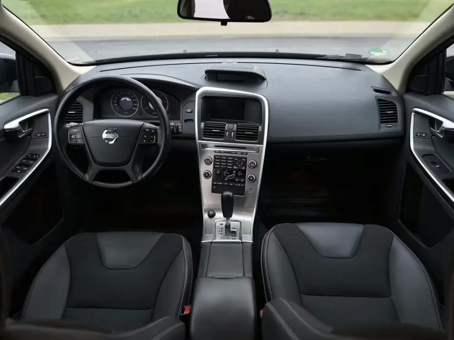 Melns Volvo XC60 2009 Rīga, ar dzinēja tilpumu 2.40 L un nobraukumu 237 tūkst. km par 8200 €, foto 14 vietnē AUTOMOTO.COM.LV
