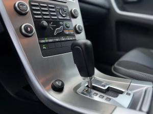 Melns Volvo XC60 2009 Rīga, ar dzinēja tilpumu 2.40 L un nobraukumu 237 tūkst. km par 8200 €, foto 15 vietnē AUTOMOTO.COM.LV