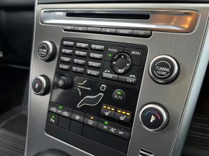 Melns Volvo XC60 2009 Rīga, ar dzinēja tilpumu 2.40 L un nobraukumu 237 tūkst. km par 8200 €, foto 18 vietnē AUTOMOTO.COM.LV