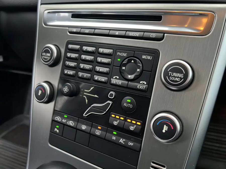 Melns Volvo XC60 2009 Rīga, ar dzinēja tilpumu 2.40 L un nobraukumu 237 tūkst. km par 8200 €, foto 18 vietnē AUTOMOTO.COM.LV