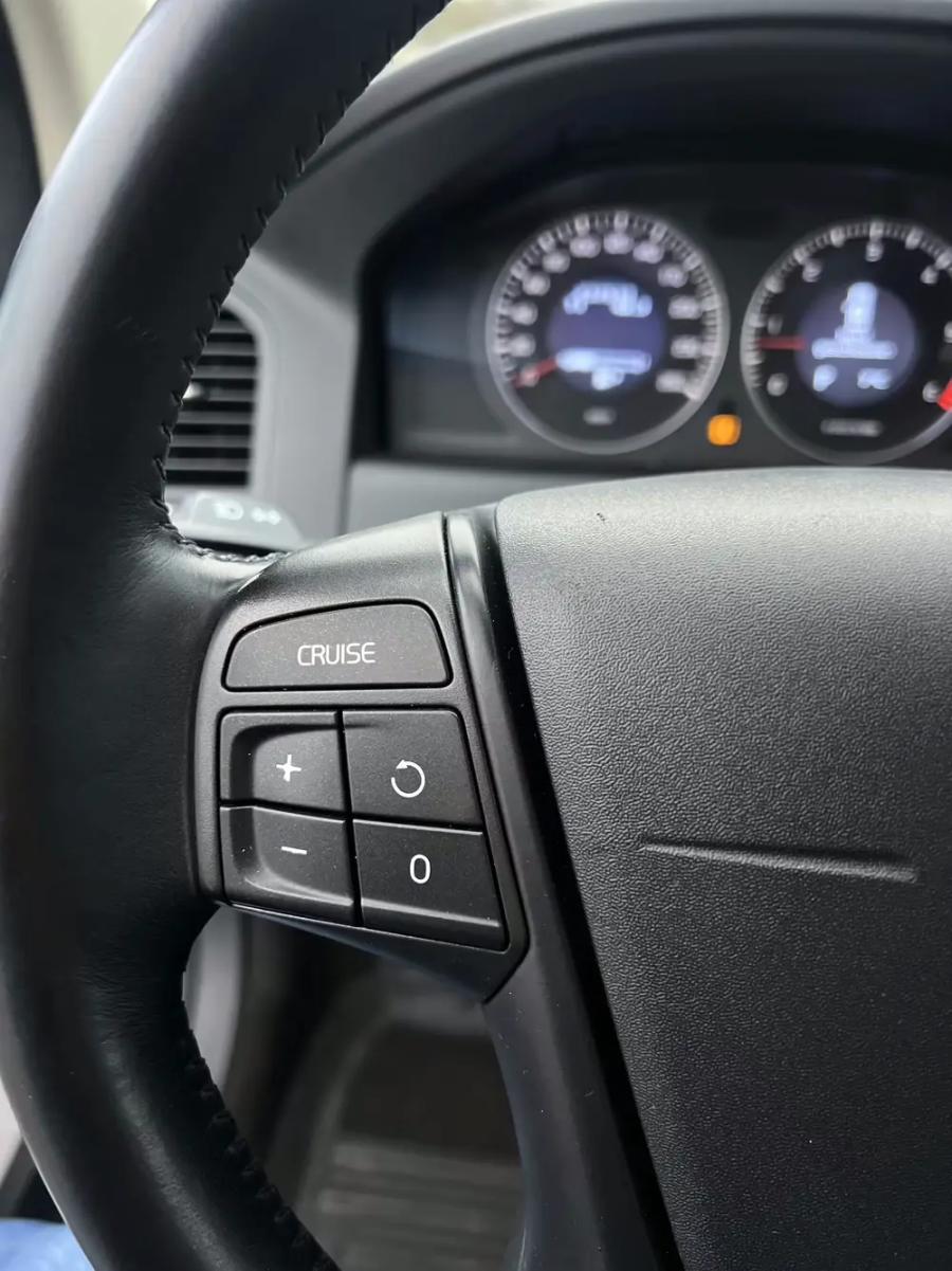 Melns Volvo XC60 2009 Rīga, ar dzinēja tilpumu 2.40 L un nobraukumu 237 tūkst. km par 8200 €, foto 19 vietnē AUTOMOTO.COM.LV