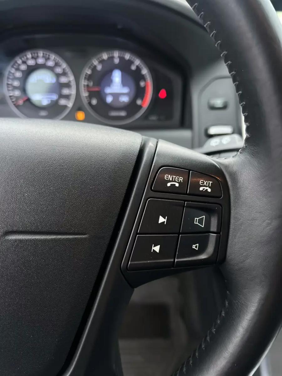 Melns Volvo XC60 2009 Rīga, ar dzinēja tilpumu 2.40 L un nobraukumu 237 tūkst. km par 8200 €, foto 20 vietnē AUTOMOTO.COM.LV
