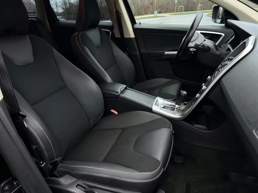 Melns Volvo XC60 2009 Rīga, ar dzinēja tilpumu 2.40 L un nobraukumu 237 tūkst. km par 8200 €, foto 21 vietnē AUTOMOTO.COM.LV