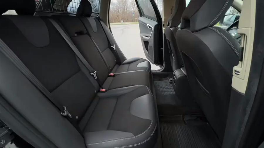 Melns Volvo XC60 2009 Rīga, ar dzinēja tilpumu 2.40 L un nobraukumu 237 tūkst. km par 8200 €, foto 22 vietnē AUTOMOTO.COM.LV