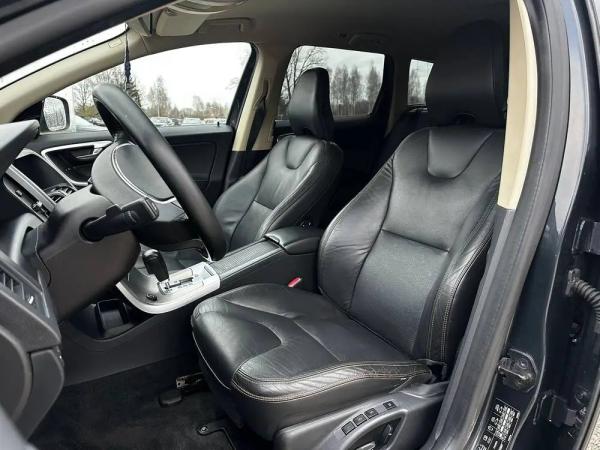 Black Volvo XC60 2009 in Jelgava, with an engine capacity of 2.40 L and mileage of 248 thousand km for 7990 €, photo 7 on AUTOMOTO.COM.LV