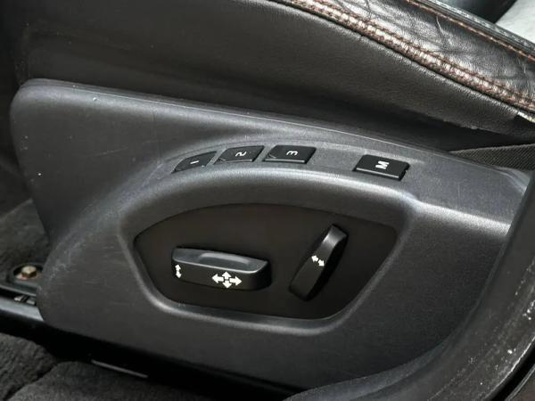Black Volvo XC60 2009 in Jelgava, with an engine capacity of 2.40 L and mileage of 248 thousand km for 7990 €, photo 8 on AUTOMOTO.COM.LV