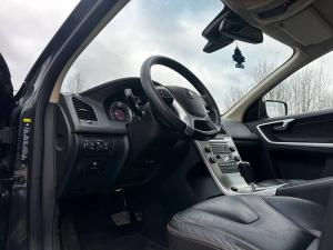 Melns Volvo XC60 2009 Jelgava, ar dzinēja tilpumu 2.40 L un nobraukumu 248 tūkst. km par 7990 €, foto 10 vietnē AUTOMOTO.COM.LV