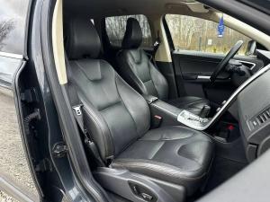 Melns Volvo XC60 2009 Jelgava, ar dzinēja tilpumu 2.40 L un nobraukumu 248 tūkst. km par 7990 €, foto 11 vietnē AUTOMOTO.COM.LV