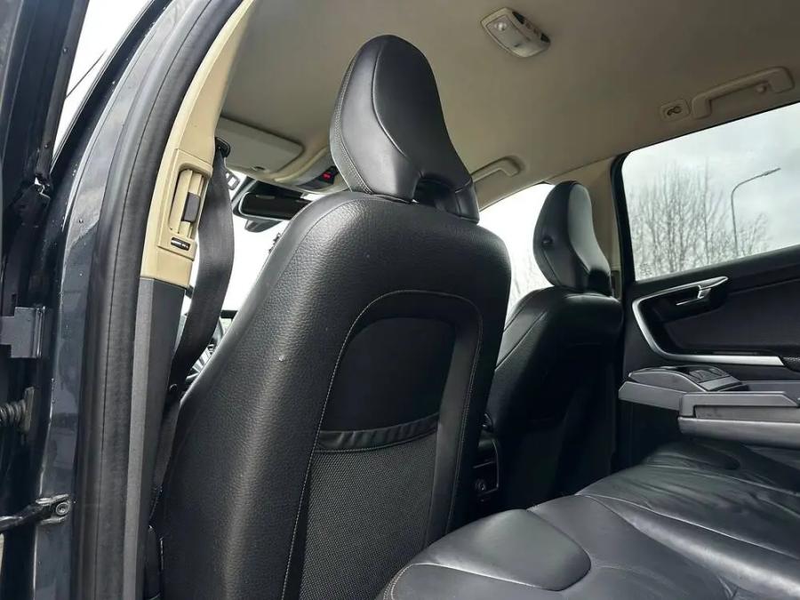 Melns Volvo XC60 2009 Jelgava, ar dzinēja tilpumu 2.40 L un nobraukumu 248 tūkst. km par 7990 €, foto 16 vietnē AUTOMOTO.COM.LV