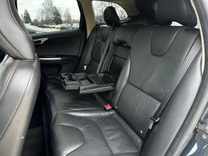 Melns Volvo XC60 2009 Jelgava, ar dzinēja tilpumu 2.40 L un nobraukumu 248 tūkst. km par 7990 €, foto 17 vietnē AUTOMOTO.COM.LV
