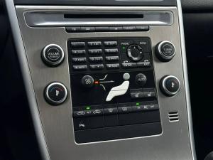 Melns Volvo XC60 2009 Jelgava, ar dzinēja tilpumu 2.40 L un nobraukumu 248 tūkst. km par 7990 €, foto 24 vietnē AUTOMOTO.COM.LV