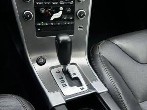 Melns Volvo XC60 2009 Jelgava, ar dzinēja tilpumu 2.40 L un nobraukumu 248 tūkst. km par 7990 €, foto 25 vietnē AUTOMOTO.COM.LV