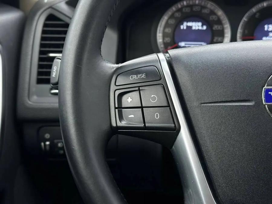 Melns Volvo XC60 2009 Jelgava, ar dzinēja tilpumu 2.40 L un nobraukumu 248 tūkst. km par 7990 €, foto 27 vietnē AUTOMOTO.COM.LV