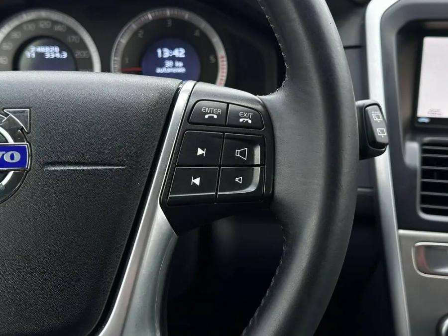Melns Volvo XC60 2009 Jelgava, ar dzinēja tilpumu 2.40 L un nobraukumu 248 tūkst. km par 7990 €, foto 28 vietnē AUTOMOTO.COM.LV