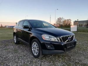 Black Volvo XC60 2009 in Saldus, with an engine capacity of 2.40 L and mileage of 295 thousand km for 7990 €, photo 4 on AUTOMOTO.COM.LV