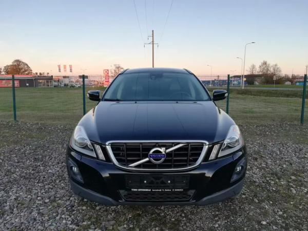 Black Volvo XC60 2009 in Saldus, with an engine capacity of 2.40 L and mileage of 295 thousand km for 7990 €, photo 5 on AUTOMOTO.COM.LV