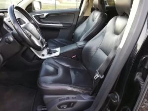 Black Volvo XC60 2009 in Saldus, with an engine capacity of 2.40 L and mileage of 295 thousand km for 7990 €, photo 8 on AUTOMOTO.COM.LV