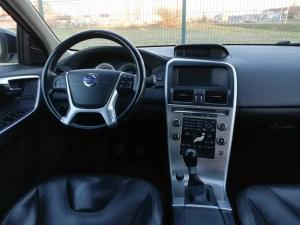 Black Volvo XC60 2009 in Saldus, with an engine capacity of 2.40 L and mileage of 295 thousand km for 7990 €, photo 12 on AUTOMOTO.COM.LV