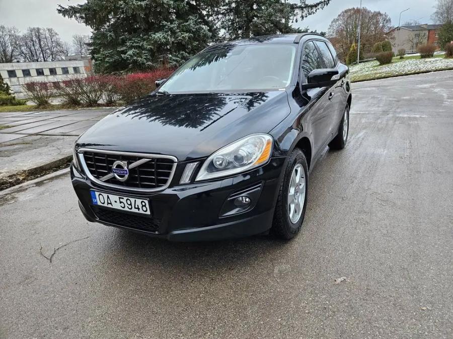Black Volvo XC60 2009 in Jekabpils, with an engine capacity of 2.40 L and mileage of 210 thousand km for 8590 €, photo 3 on AUTOMOTO.COM.LV
