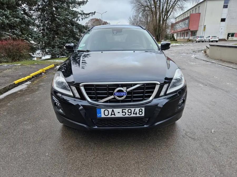 Black Volvo XC60 2009 in Jekabpils, with an engine capacity of 2.40 L and mileage of 210 thousand km for 8590 €, photo 4 on AUTOMOTO.COM.LV
