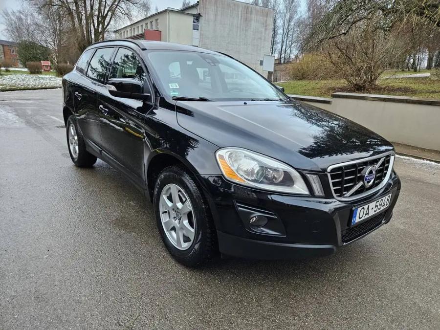 Black Volvo XC60 2009 in Jekabpils, with an engine capacity of 2.40 L and mileage of 210 thousand km for 8590 €, photo 5 on AUTOMOTO.COM.LV
