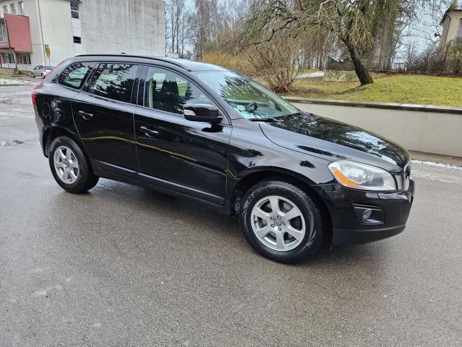 Black Volvo XC60 2009 in Jekabpils, with an engine capacity of 2.40 L and mileage of 210 thousand km for 8590 €, photo 6 on AUTOMOTO.COM.LV