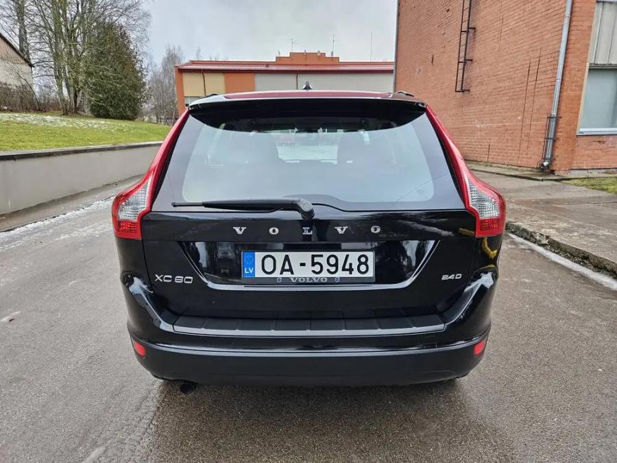 Black Volvo XC60 2009 in Jekabpils, with an engine capacity of 2.40 L and mileage of 210 thousand km for 8590 €, photo 9 on AUTOMOTO.COM.LV