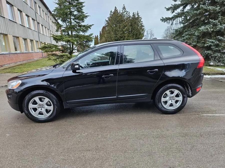 Black Volvo XC60 2009 in Jekabpils, with an engine capacity of 2.40 L and mileage of 210 thousand km for 8590 €, photo 11 on AUTOMOTO.COM.LV