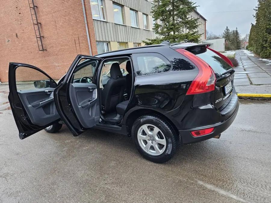 Black Volvo XC60 2009 in Jekabpils, with an engine capacity of 2.40 L and mileage of 210 thousand km for 8590 €, photo 15 on AUTOMOTO.COM.LV