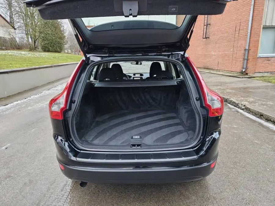 Black Volvo XC60 2009 in Jekabpils, with an engine capacity of 2.40 L and mileage of 210 thousand km for 8590 €, photo 16 on AUTOMOTO.COM.LV