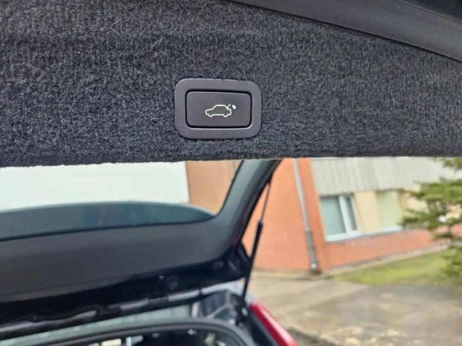 Black Volvo XC60 2009 in Jekabpils, with an engine capacity of 2.40 L and mileage of 210 thousand km for 8590 €, photo 17 on AUTOMOTO.COM.LV
