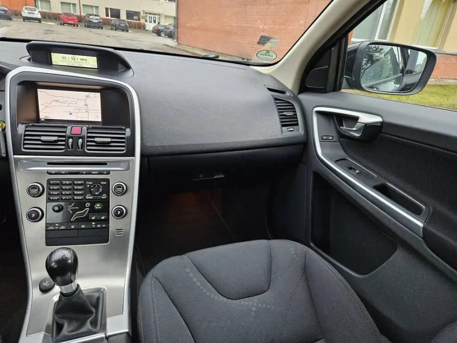 Black Volvo XC60 2009 in Jekabpils, with an engine capacity of 2.40 L and mileage of 210 thousand km for 8590 €, photo 20 on AUTOMOTO.COM.LV