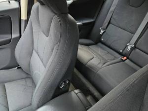 Black Volvo XC60 2009 in Jekabpils, with an engine capacity of 2.40 L and mileage of 210 thousand km for 8590 €, photo 32 on AUTOMOTO.COM.LV