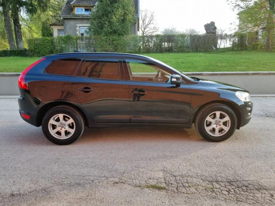 Melns Volvo XC60 2009 Jēkabpils, ar dzinēja tilpumu 2.40 L un nobraukumu 253 tūkst. km par 8900 €, foto 6 vietnē AUTOMOTO.COM.LV