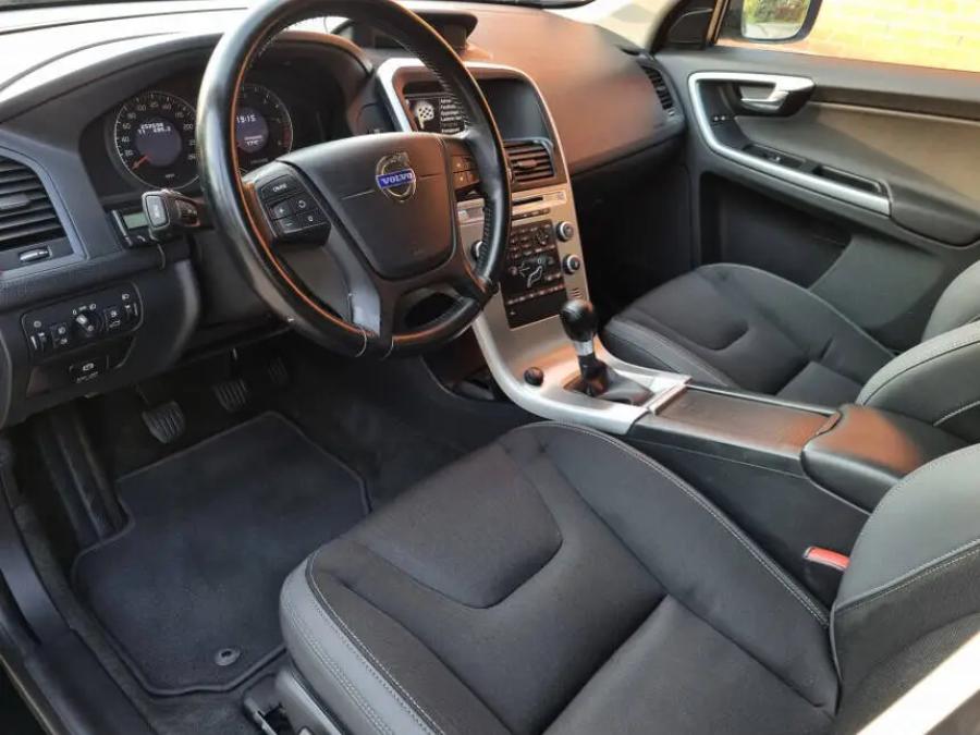 Melns Volvo XC60 2009 Jēkabpils, ar dzinēja tilpumu 2.40 L un nobraukumu 253 tūkst. km par 8900 €, foto 14 vietnē AUTOMOTO.COM.LV