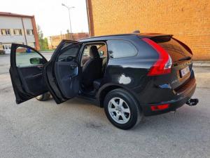 Melns Volvo XC60 2009 Jēkabpils, ar dzinēja tilpumu 2.40 L un nobraukumu 253 tūkst. km par 8900 €, foto 18 vietnē AUTOMOTO.COM.LV