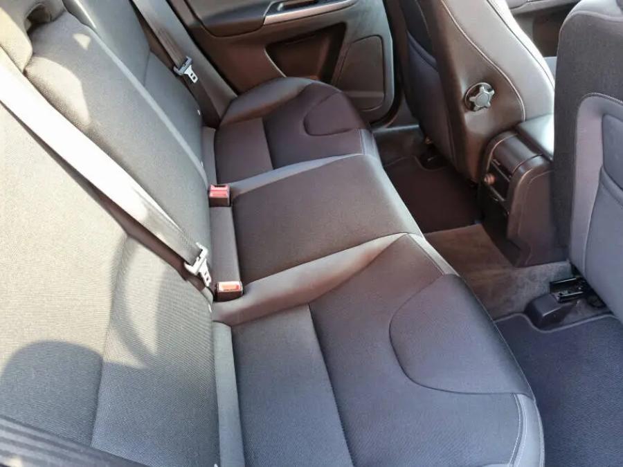 Melns Volvo XC60 2009 Jēkabpils, ar dzinēja tilpumu 2.40 L un nobraukumu 253 tūkst. km par 8900 €, foto 19 vietnē AUTOMOTO.COM.LV