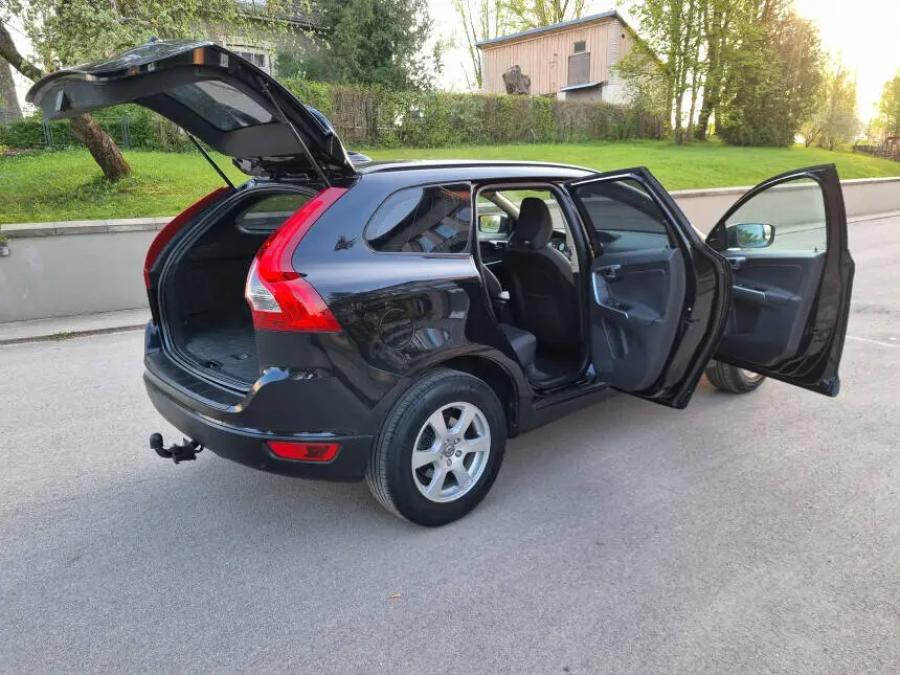 Melns Volvo XC60 2009 Jēkabpils, ar dzinēja tilpumu 2.40 L un nobraukumu 253 tūkst. km par 8900 €, foto 22 vietnē AUTOMOTO.COM.LV