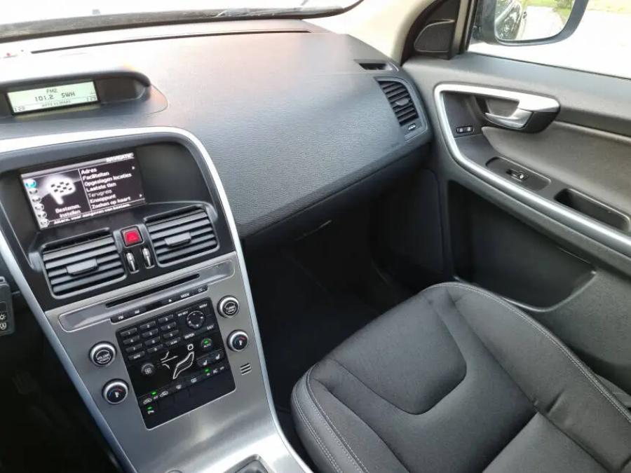 Melns Volvo XC60 2009 Jēkabpils, ar dzinēja tilpumu 2.40 L un nobraukumu 253 tūkst. km par 8900 €, foto 25 vietnē AUTOMOTO.COM.LV