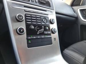 Melns Volvo XC60 2009 Jēkabpils, ar dzinēja tilpumu 2.40 L un nobraukumu 253 tūkst. km par 8900 €, foto 26 vietnē AUTOMOTO.COM.LV