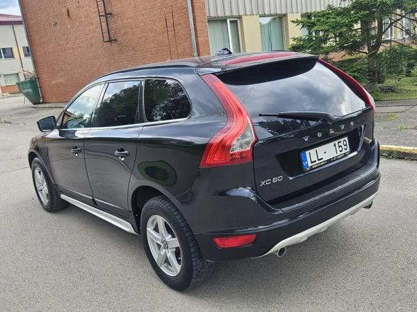 Melns Volvo XC60 2009 Jēkabpils, ar dzinēja tilpumu 2.40 L un nobraukumu 374 tūkst. km par 4990 €, foto 6 vietnē AUTOMOTO.COM.LV