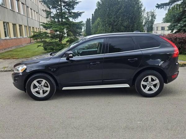 Melns Volvo XC60 2009 Jēkabpils, ar dzinēja tilpumu 2.40 L un nobraukumu 374 tūkst. km par 4990 €, foto 7 vietnē AUTOMOTO.COM.LV