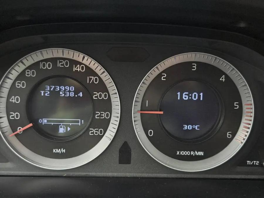 Черный Вольво ХС60 2009 в Екабпилс, объемом двигателя 2.40 л и пробегом 374 тыс. км за 4990 €, фото 21 на AUTOMOTO.COM.LV