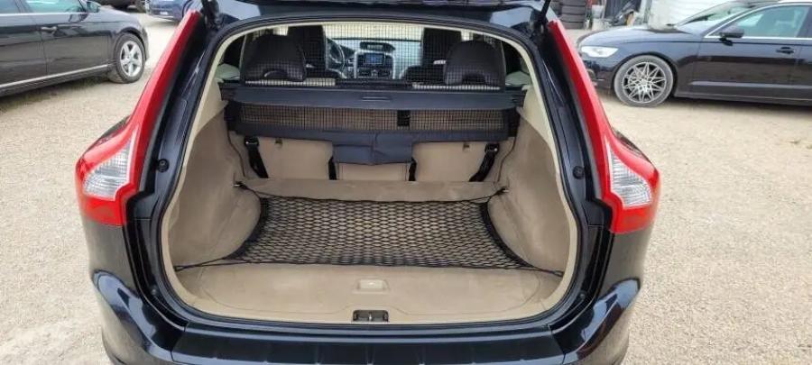 Melns Volvo XC60 2009 Rīga, ar dzinēja tilpumu 2.40 L un nobraukumu 242 tūkst. km par 9990 €, foto 18 vietnē AUTOMOTO.COM.LV