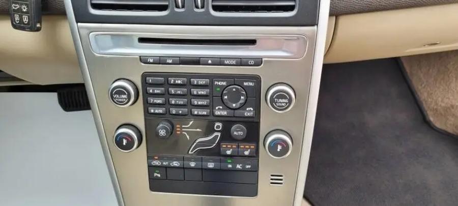 Melns Volvo XC60 2009 Rīga, ar dzinēja tilpumu 2.40 L un nobraukumu 242 tūkst. km par 9990 €, foto 19 vietnē AUTOMOTO.COM.LV